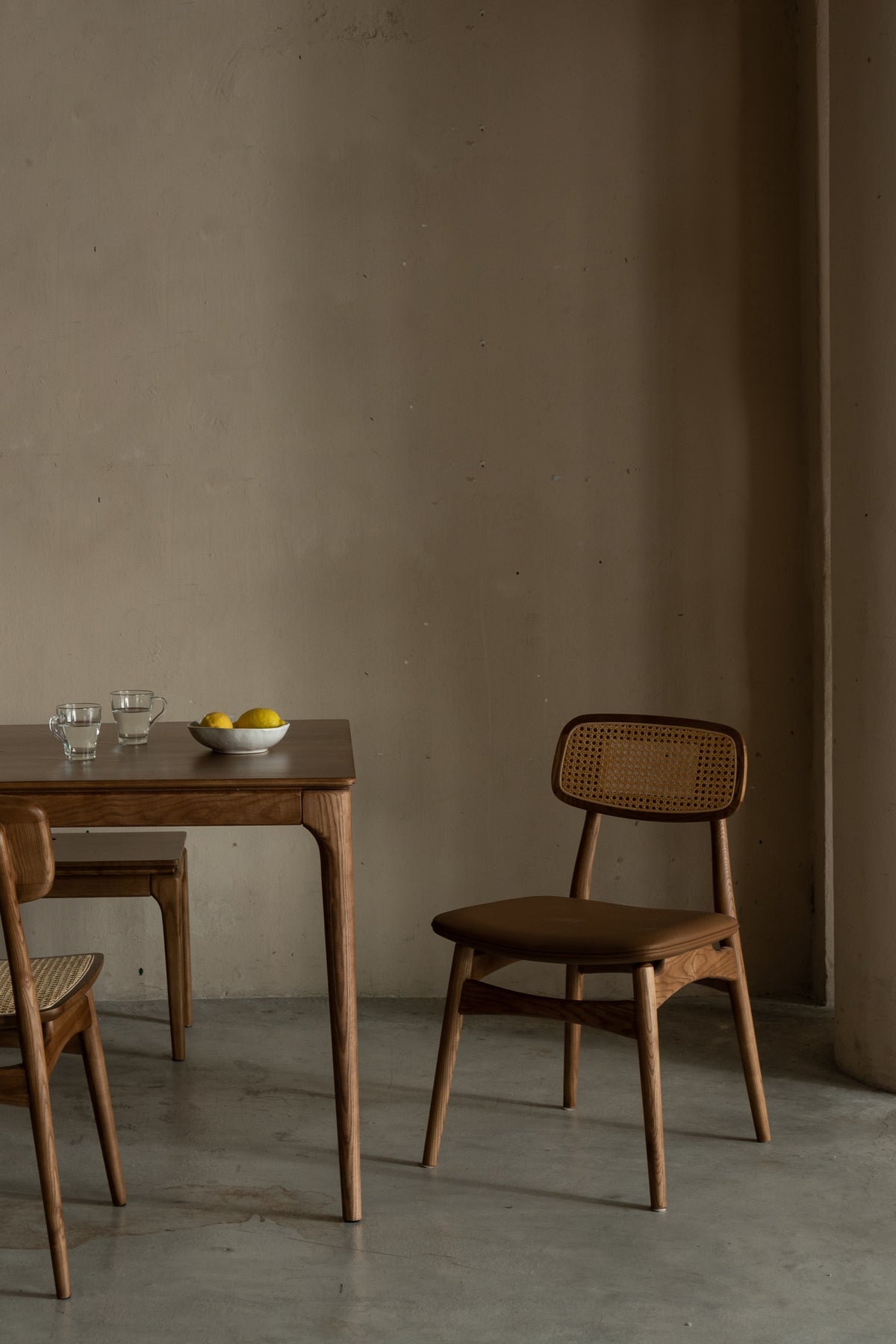 CH02 | UPHOLSTERED | CHAIR | The Perabot